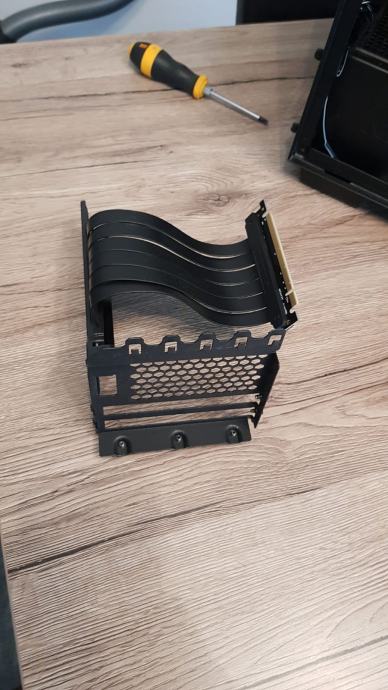 Phanteks Vertical GPU kit - Vertical mount