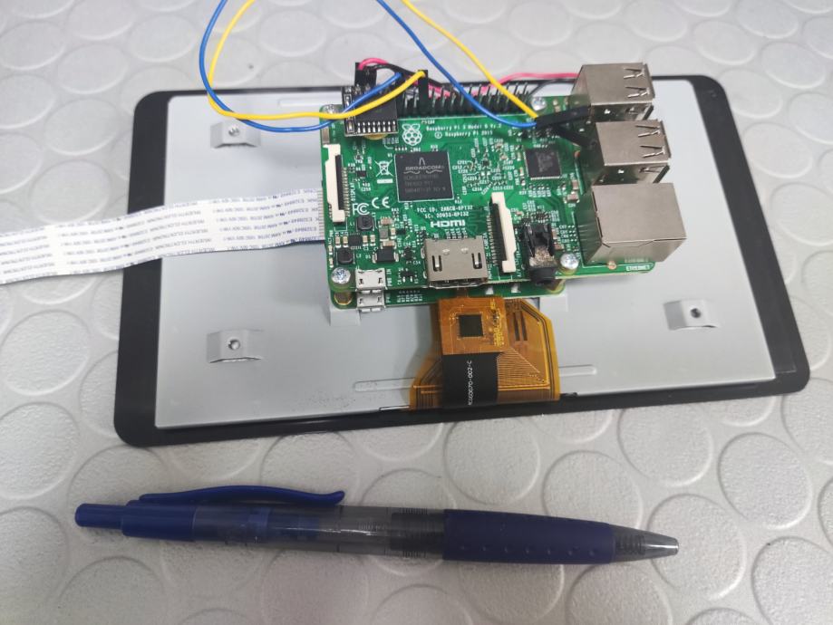 Rasperry 3 + Rpi Touch Screen 7 + RTC + Rpi kućište + original PSU