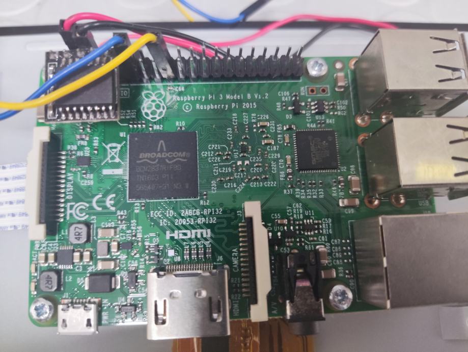 Rasperry 3 + Rpi Touch Screen 7 + RTC + Rpi kućište + original PSU