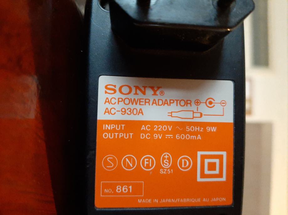 SONY strujni adapter 9V - 600mA