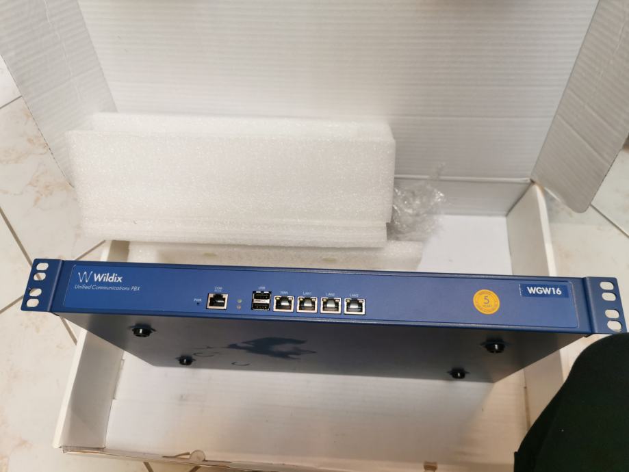 Telefonska centrala Wildix PbX VOIP WGW16 s fiksnim telefonom (11 kom)