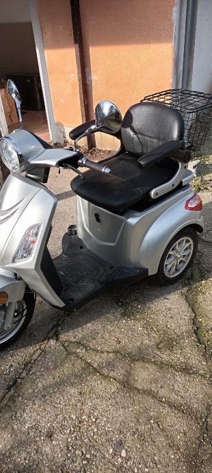 Elektricni moped za invalide