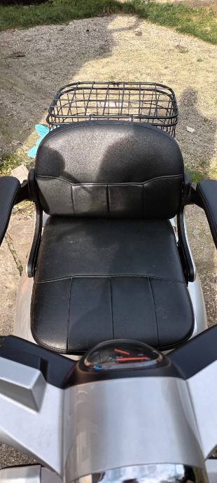 Elektricni moped za invalide