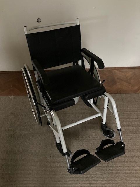 Invalidska kolica sa toaletom