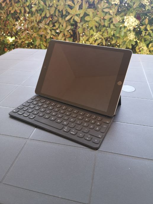 Apple iPad 7. generacija + Apple Smart Keyboard
