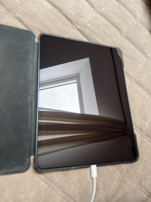 iPad 12.9” (gen 3)