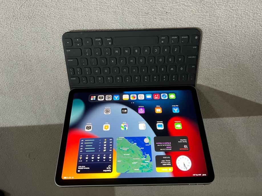 Ipad Air 4, 64GB, Wi-fi + originalna ipad tipkovnica