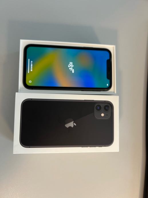 iPhone 11, 256 GB +nove apple slusalice i punjač