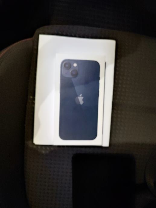 iPhone 13 / 128gb / Boja Midnight / NEOTVARAN