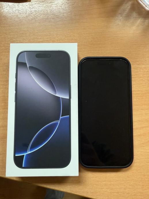 Iphone 16 pro// bez ogrebotina// 2 maskice dodatno