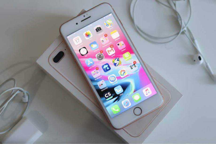 *IPhone 8+ Rose gold, vrhunsko stanje PRILIKA, sve mreže*