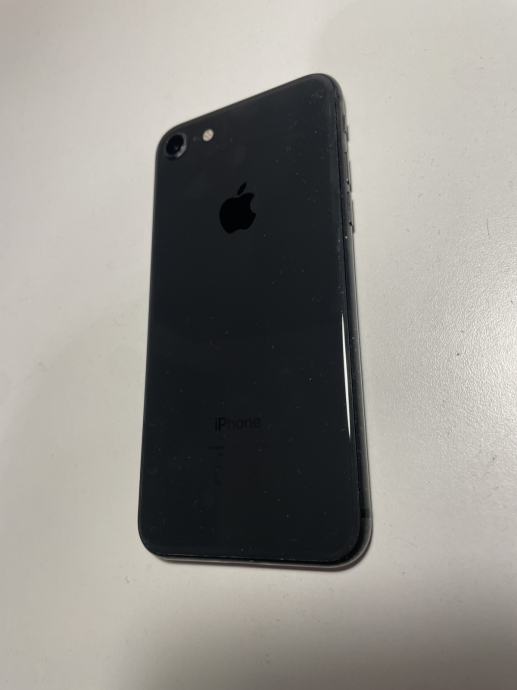 iPhone 8 64GB Space Gray, potpuno ispravan, uščuvan i nema ogrebotina