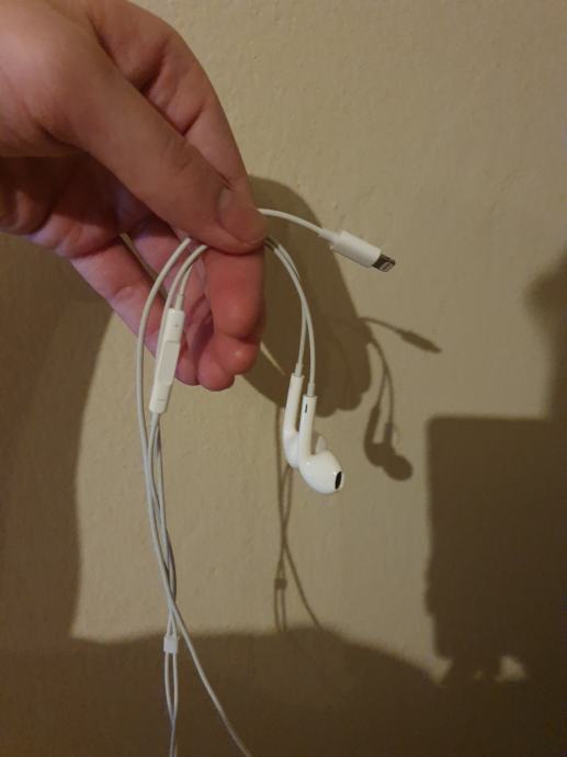 Iphone slusalice, nove ne koristene. 100kn.