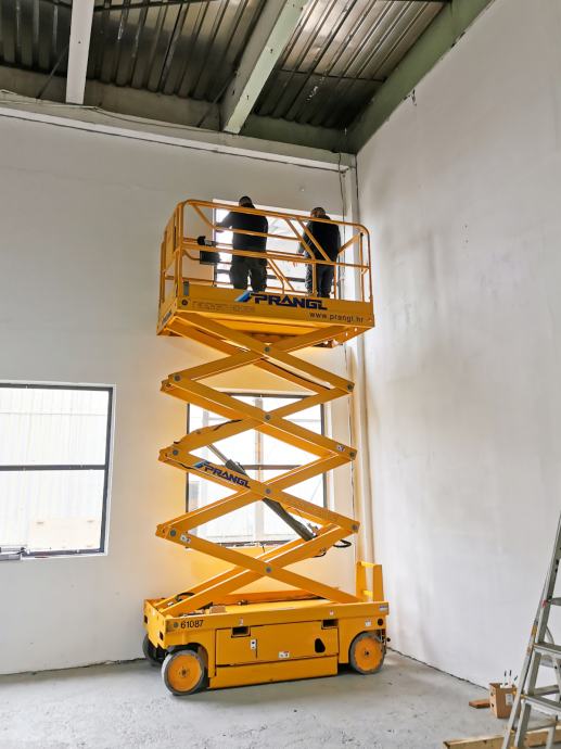 SAMOHODNA PODIZNA PLATFORMA: VERTIKALNA, ZGLOBNA, TELESKOPSKA