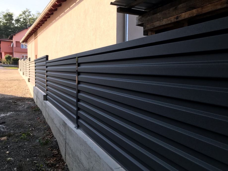 Moderne ograde sa parapetom od pranog kamena - proizvodnja i montaža