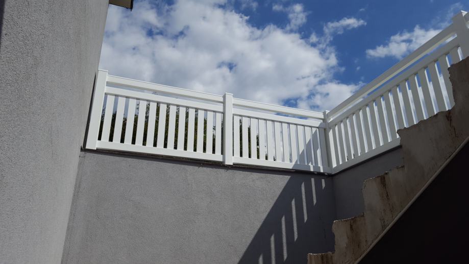 PVC OGRADA BALKONSKA dvorišna /Emitto/