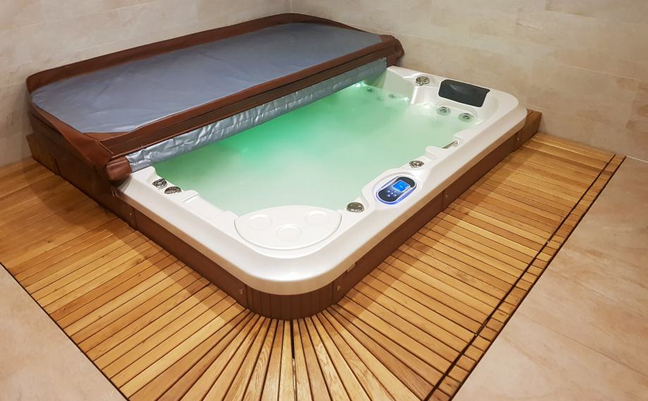 Canadian SPA - Glacia za 5 osoba - vanjski jacuzzi. Na lageru.