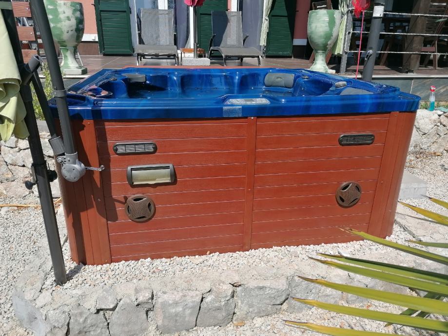 Hidromasažni vanjski jacuzzy Sanotechnik Oasis Max Spa12(13), otok Krk
