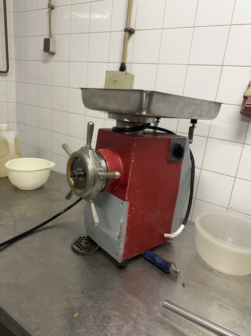 Masina za mljevenje mesa OMEGA 32