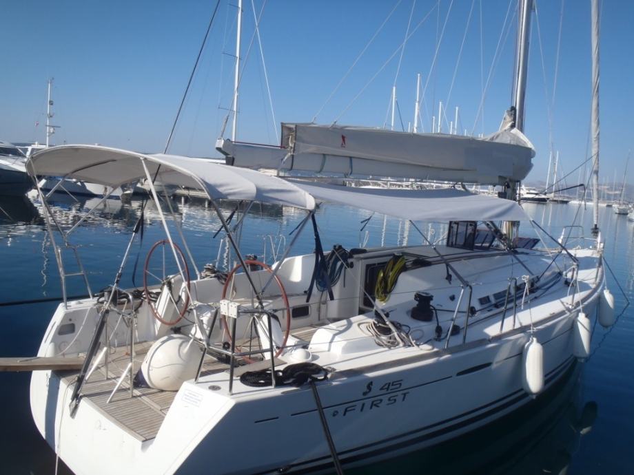 Beneteau First 45