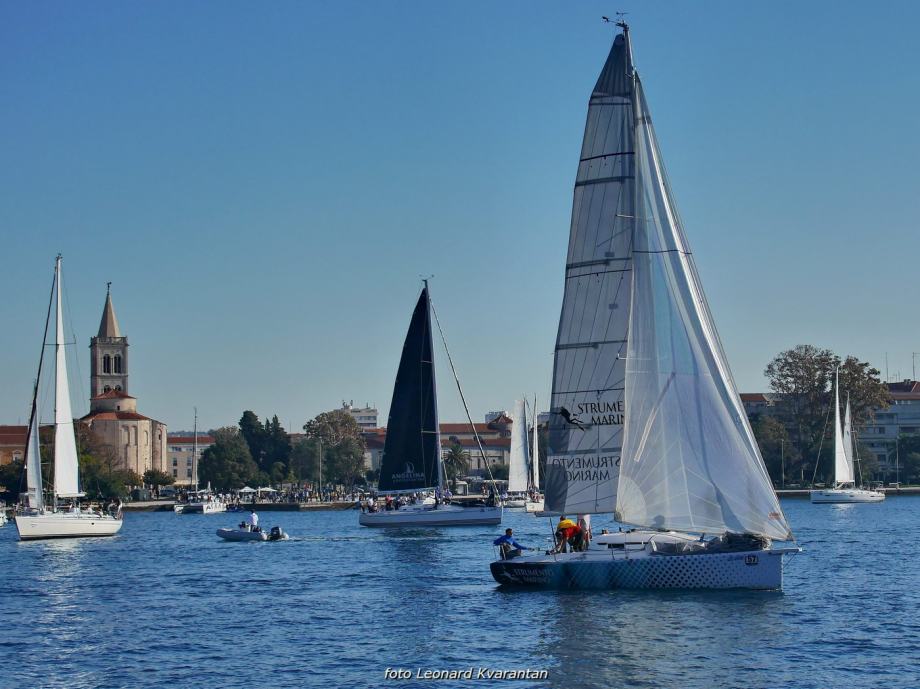 SNIŽENO - Fast Wave 30 - brza regatna jedrilica (novi motor) s vezom