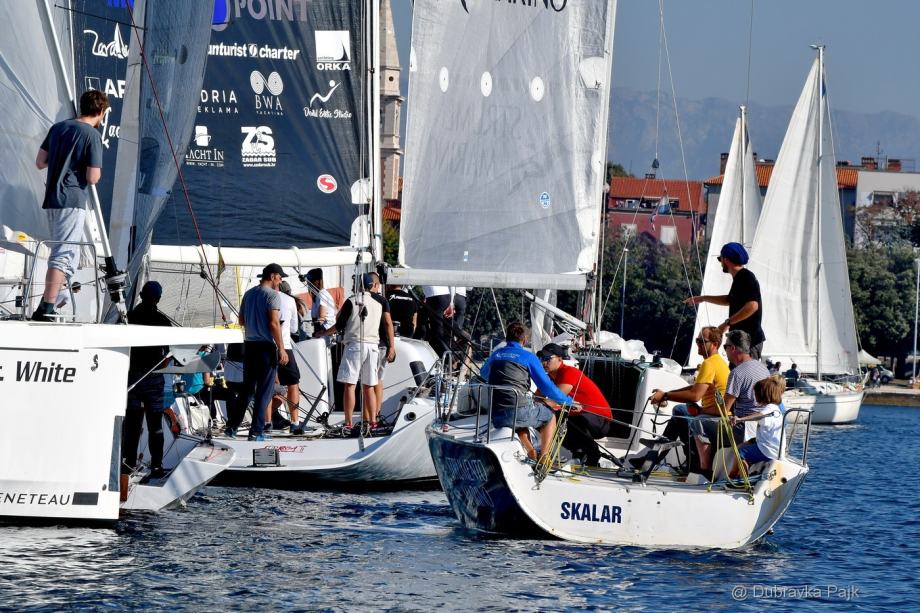SNIŽENO - Fast Wave 30 - brza regatna jedrilica (novi motor) s vezom