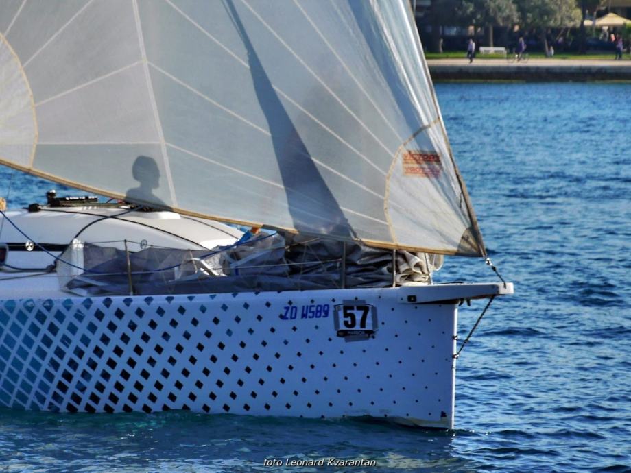 SNIŽENO - Fast Wave 30 - brza regatna jedrilica (novi motor) s vezom
