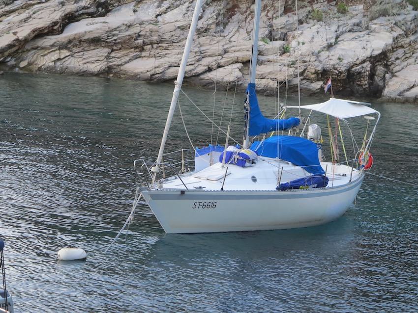 Jedrilica UFO 27 povoljna prodaja