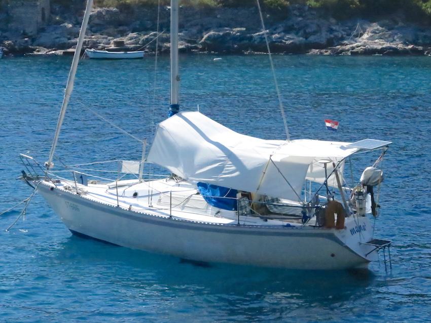 Jedrilica UFO 27 povoljna prodaja