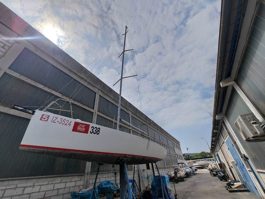 Na prodaju: Natjecateljska jedrilica Racer 33