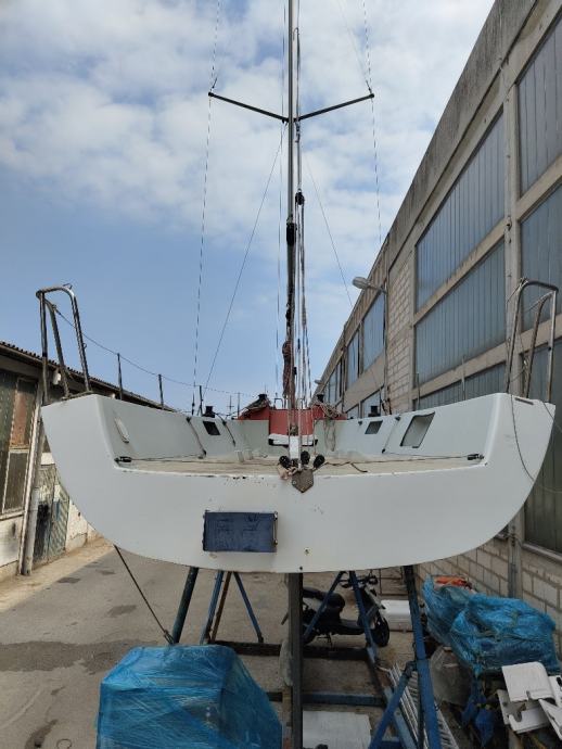 Na prodaju: Natjecateljska jedrilica Racer 33