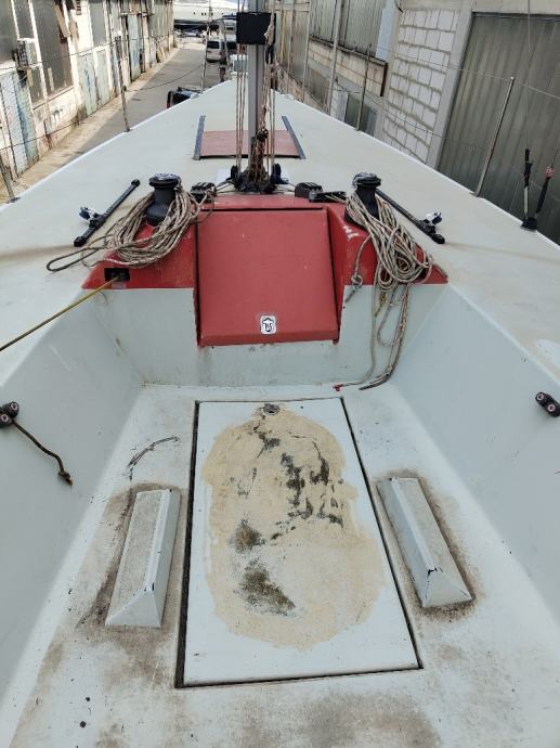 Na prodaju: Natjecateljska jedrilica Racer 33