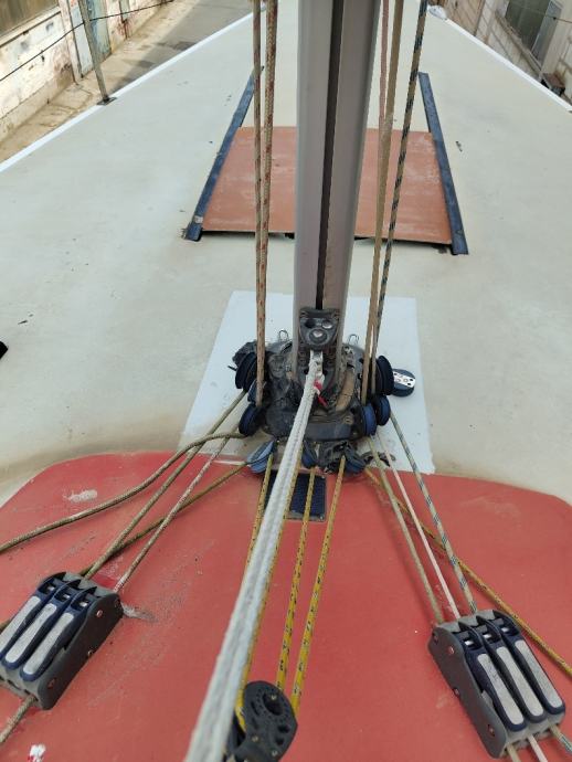 Na prodaju: Natjecateljska jedrilica Racer 33