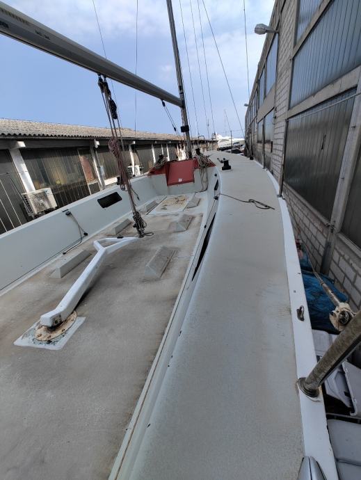 Na prodaju: Natjecateljska jedrilica Racer 33