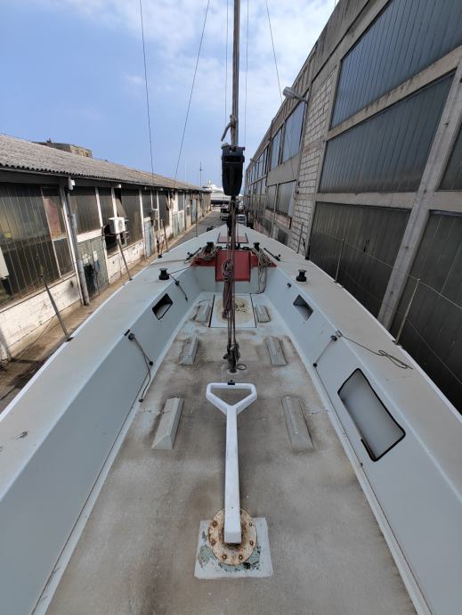 Na prodaju: Natjecateljska jedrilica Racer 33