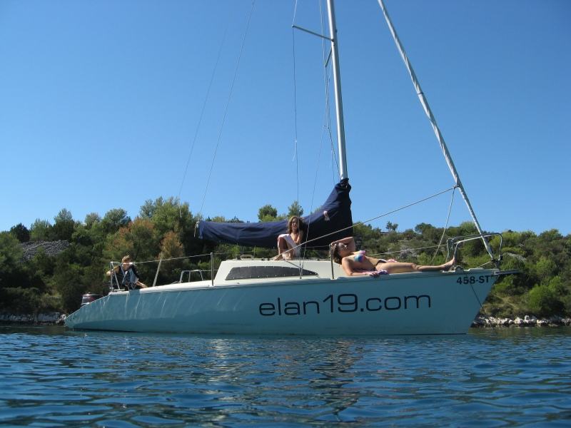 PRODAJEM Elan 19 sa spojlerom i ROLL flokom