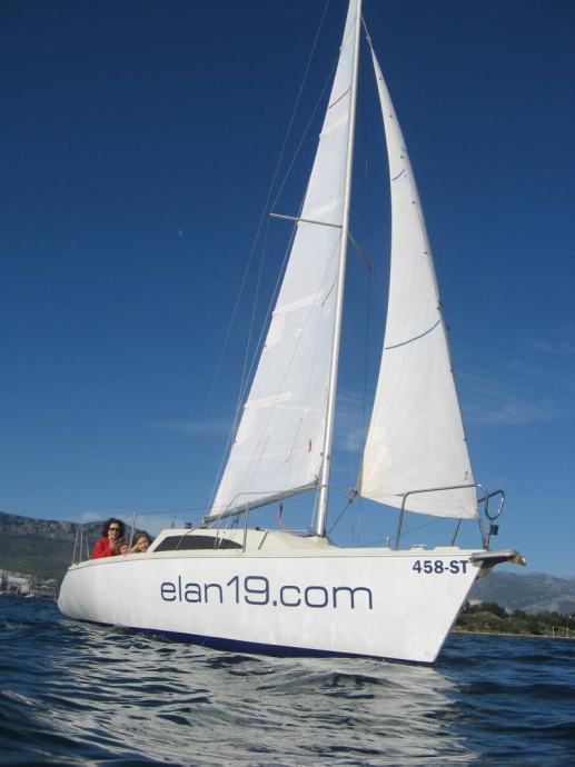 PRODAJEM Elan 19 sa spojlerom i ROLL flokom