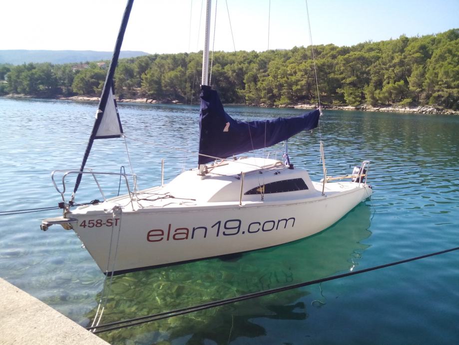 PRODAJEM Elan 19 sa spojlerom i ROLL flokom