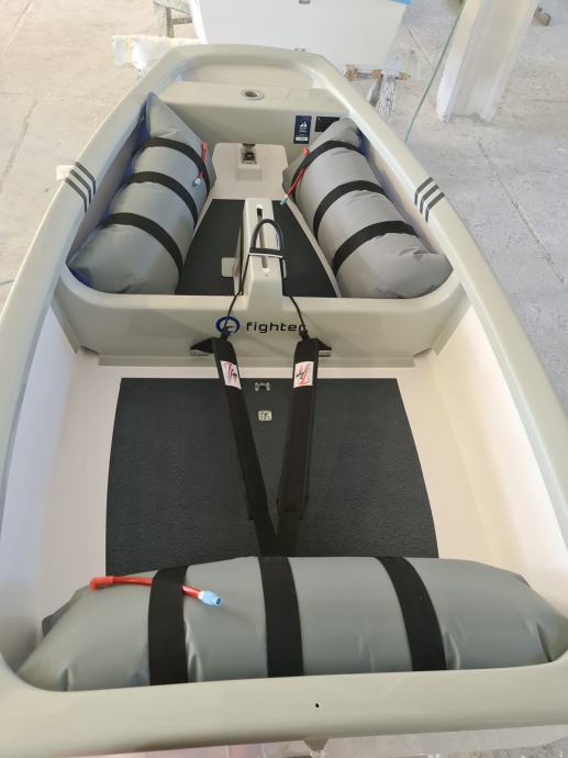 Jedrilica Optimist, brend Fighter