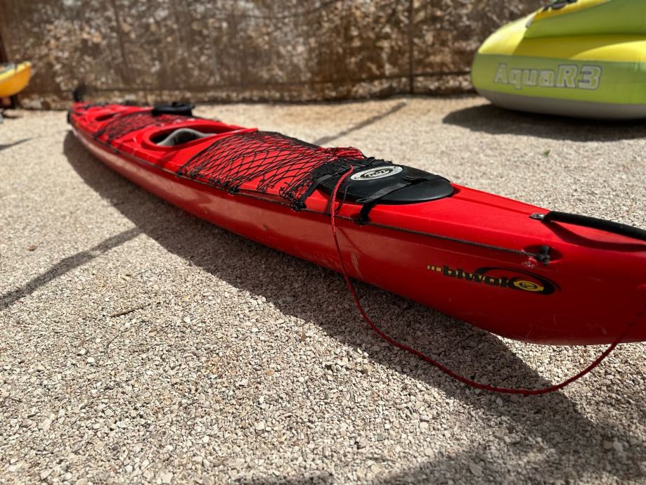 Morski kayak, namjenjen za duga putovanja i otvorene vode.