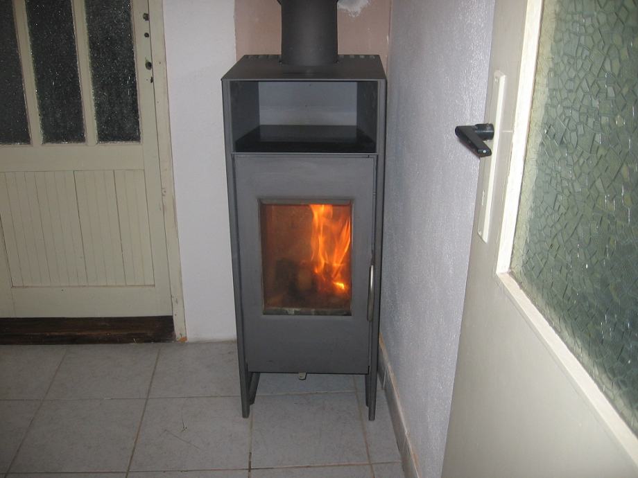 COLOR KAMIN C 4 SA KAMENOM.POZEGA HITNO