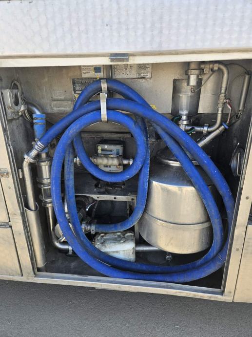 MAN - CISTERNA ZA PRIJEVOZ VODE I MLIJEKA - REGISTRIRANA 7/24, 2001 god.