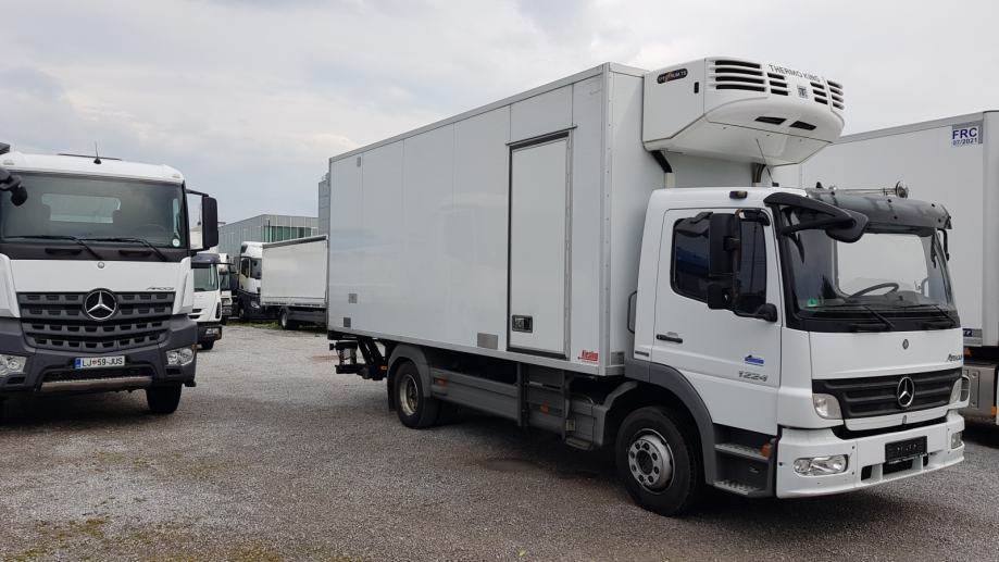 Mercedes-Benz ATEGO 1224L hladilnik 6.30m in nakl.rampa, 2010 god.
