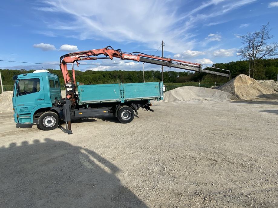 Marcedes atego 1528 kiper s sa kranom, 2002 god.