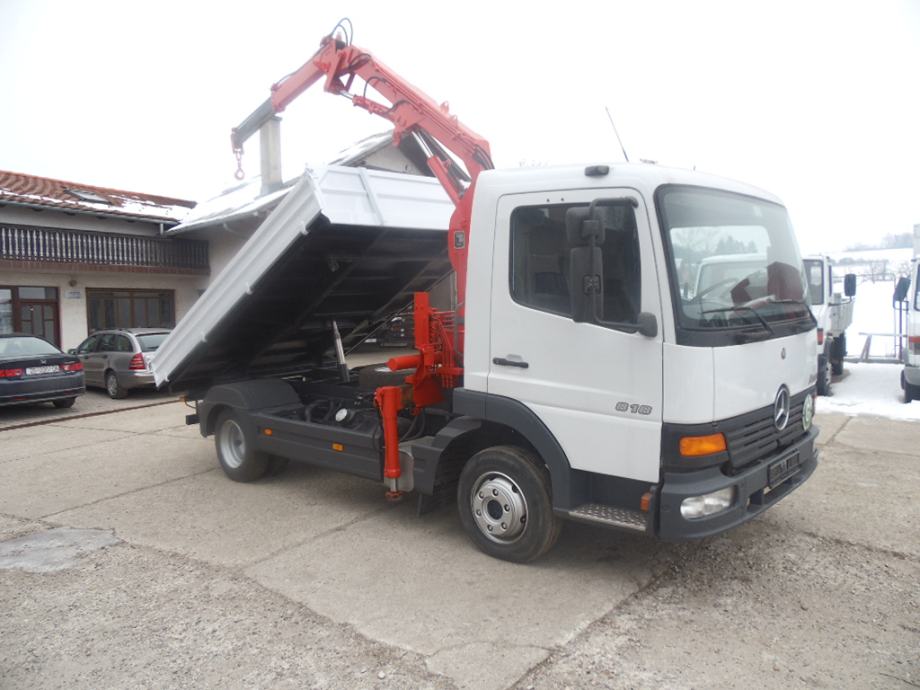 Mercedes Atego 8180 kiper sa kranom 2003 g, 2003 god.