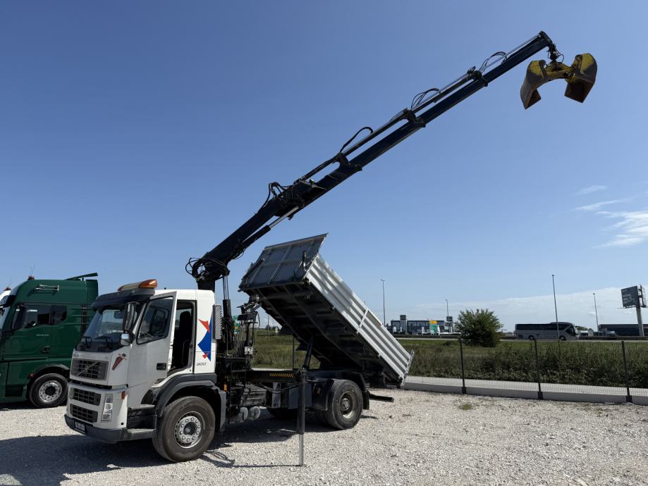 VOLVO FM 300 kiper kran Hiab 122-e3, 2006 god.