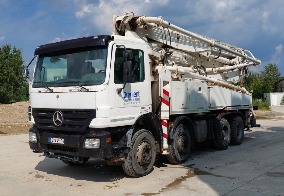 Pumpa za beton CIFA 41-4 M, na šasiji Mercedes Benz Actros 3241, 2008 god.