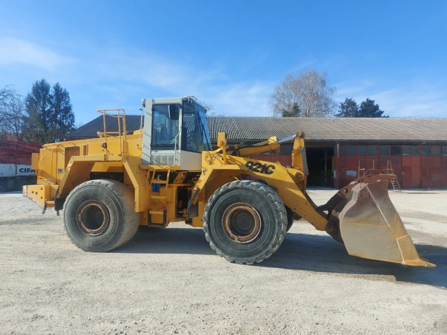 Utovarivač CASE 921C, 2004 god.