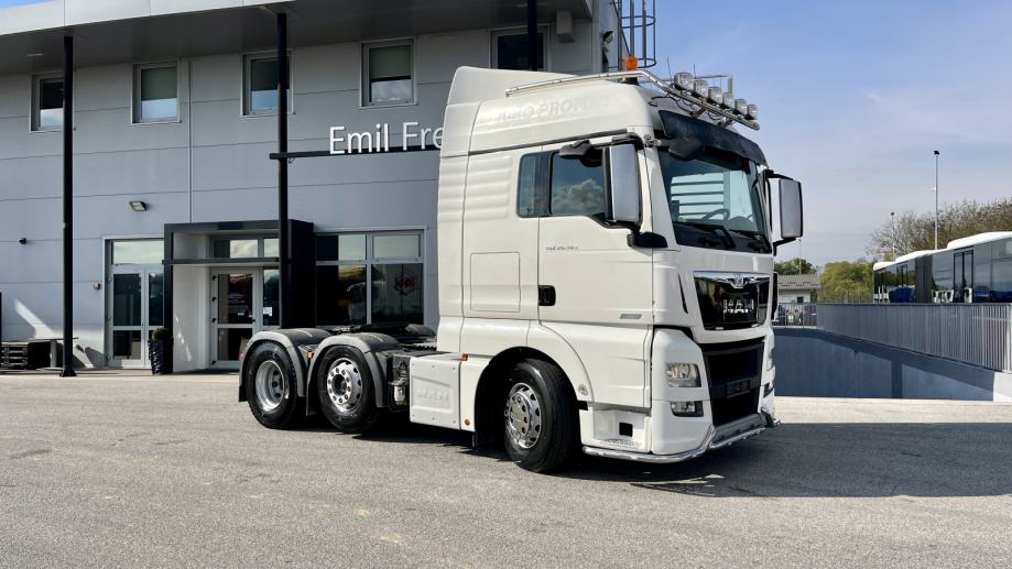 MAN TGX 26.560 XXL 6X2 Podizna i skretna srednja osovina, 2015 god.
