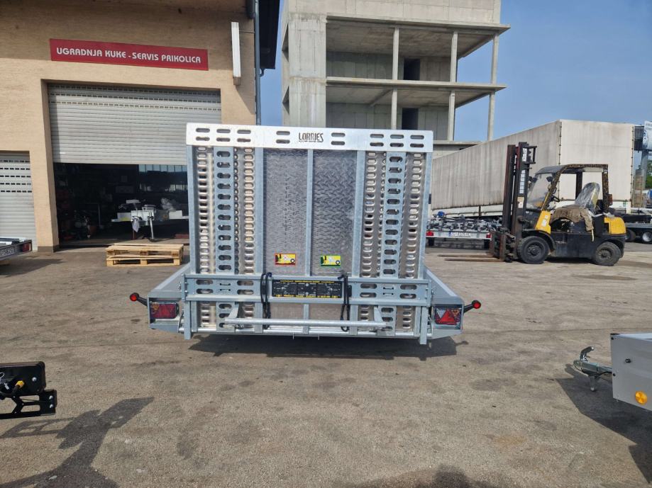 LABUDICA LORRIES ZA PRIJEVOZ RADNIH STROJEVA, 2023 god.